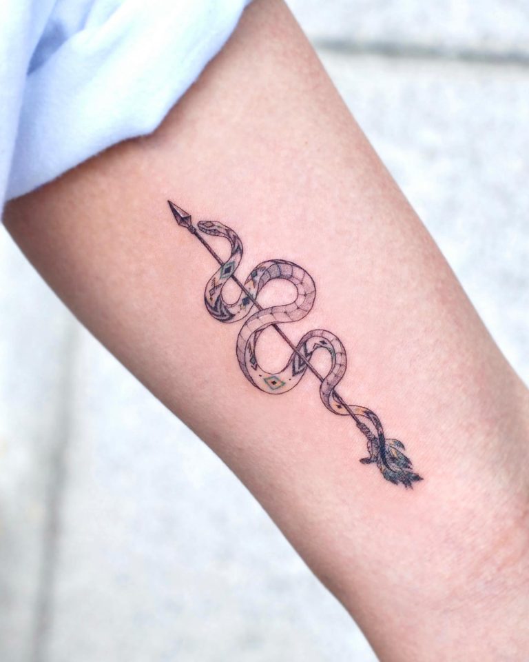 32 Small Snake Tattoo Models for 2021 - Small Tattoos & Ideas