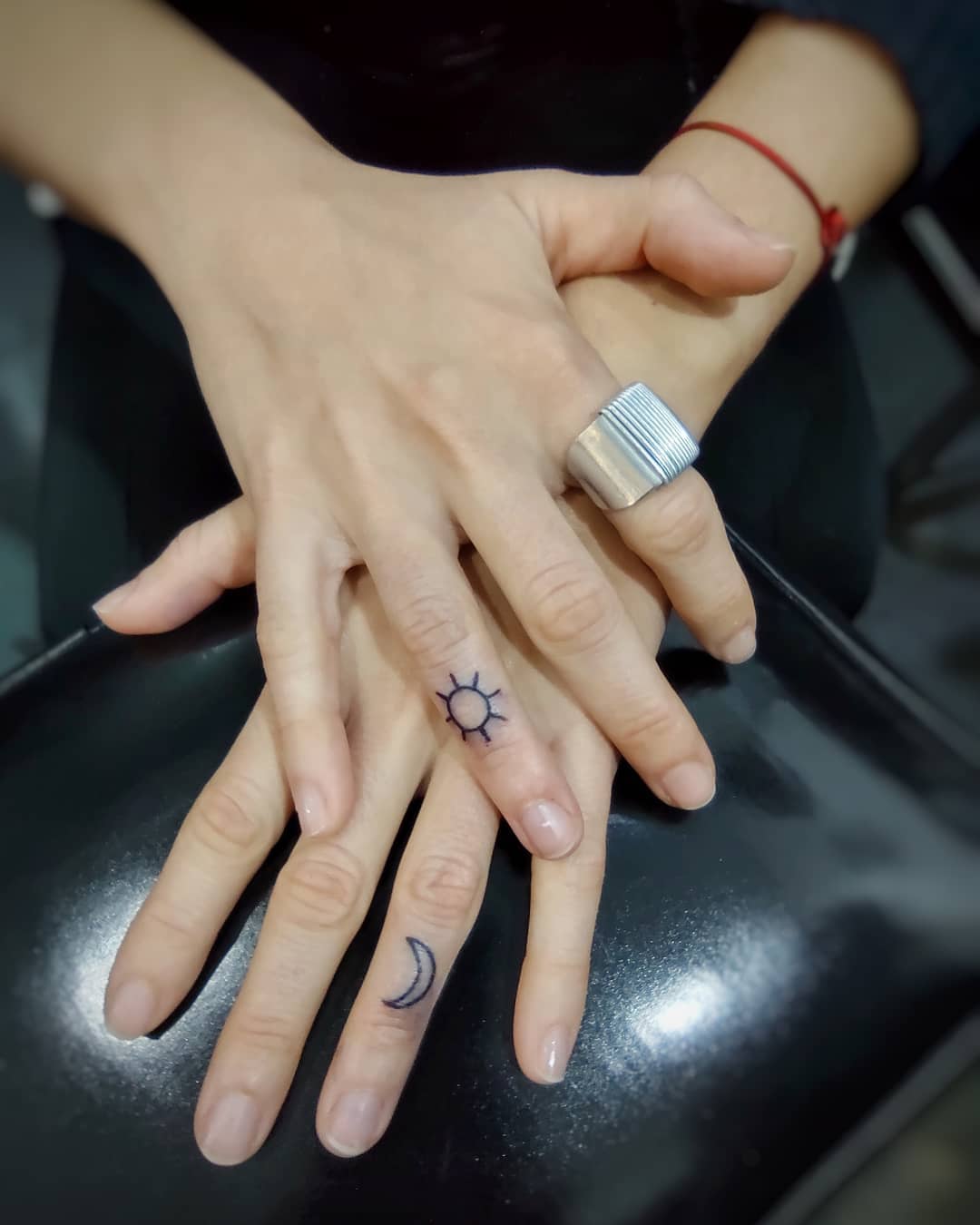 27 Small Finger Tattoos for Minimalists in 2021 - Page 3 of 6 - Small ...