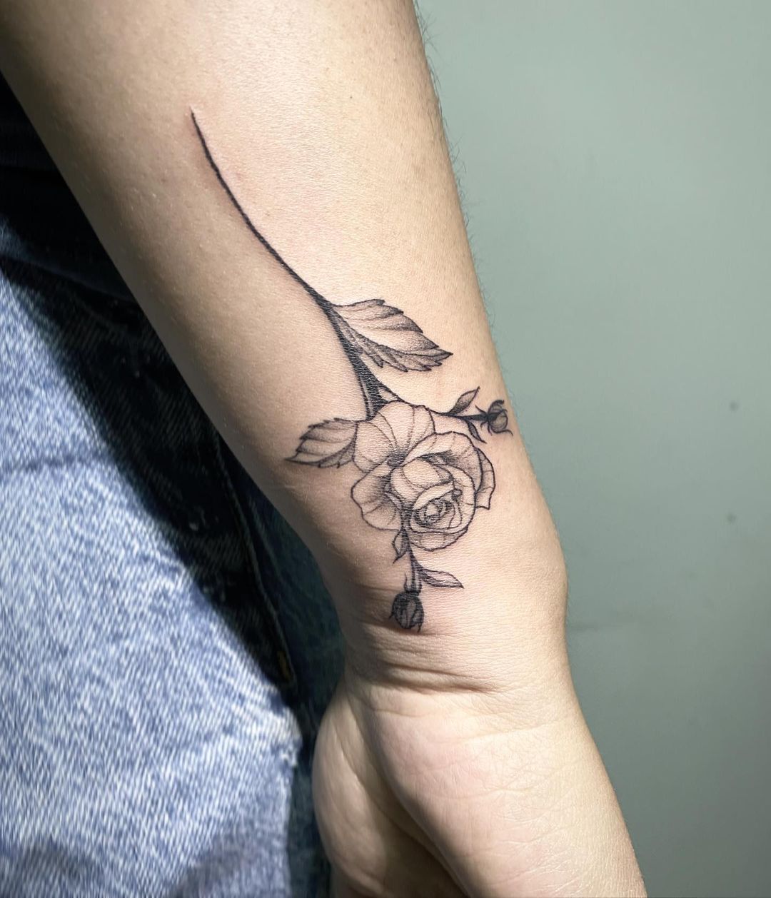 25 Small Rose Tattoos for Tattoo Lovers in 2021 - Page 2 of 5 - Small ...