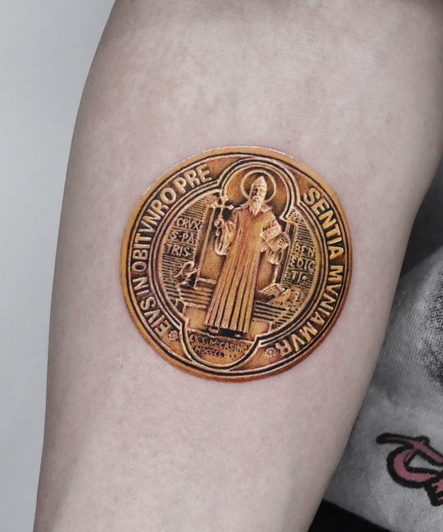 25 Gold Tattoo Designs That Shine Like Real Gold - Page 2 of 2 - Small ...